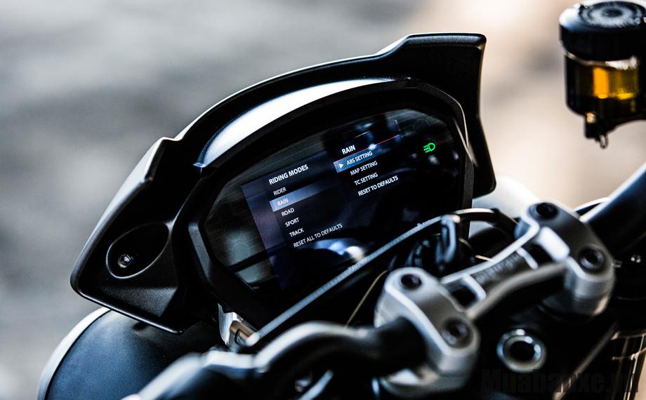 Triumph Street Triple 765 RS: Ưu Nhược Điểm & Giá Lăn Bánh 06/2026